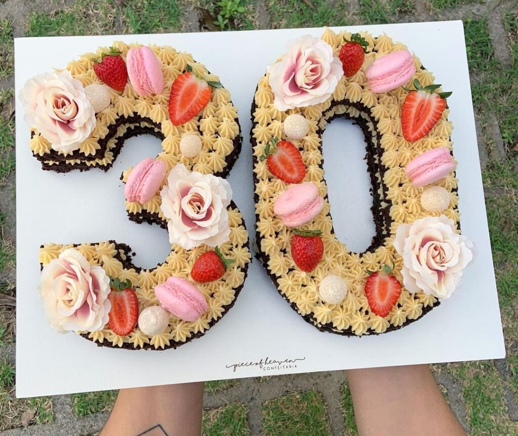 Modelo De Bolo Para 30 Anos - BRAINCP